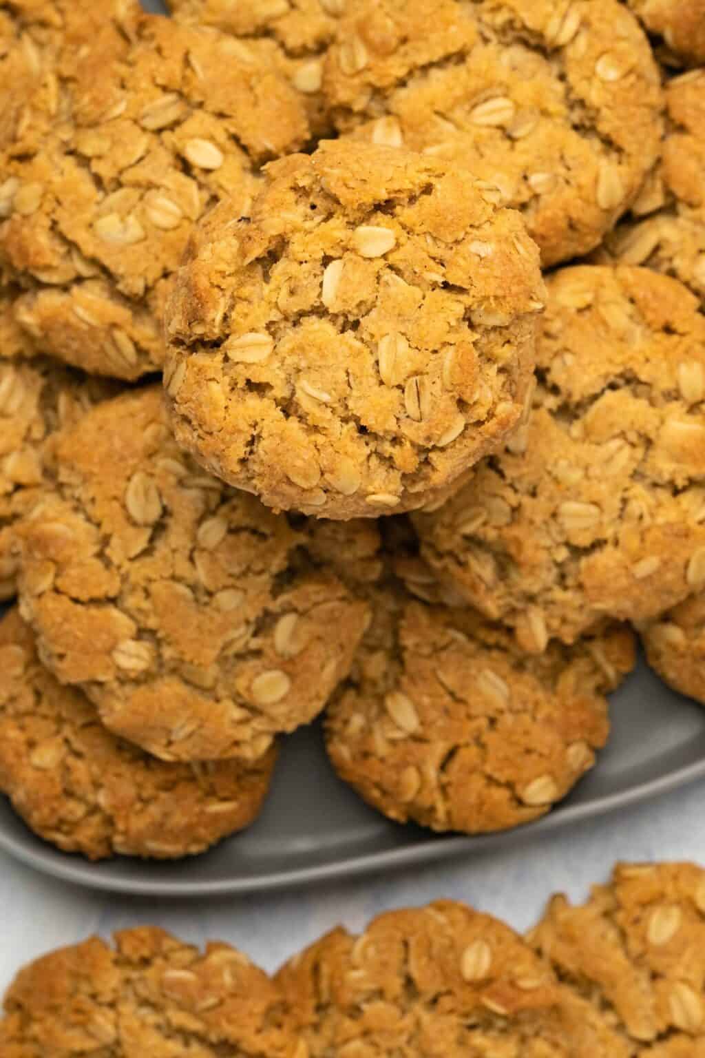Simple Oatmeal Cookies - Gimme That Flavor