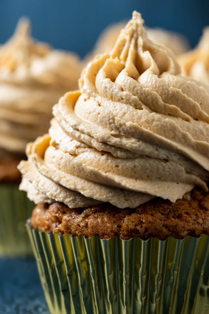 Biscoff Buttercream Frosting - Gimme That Flavor