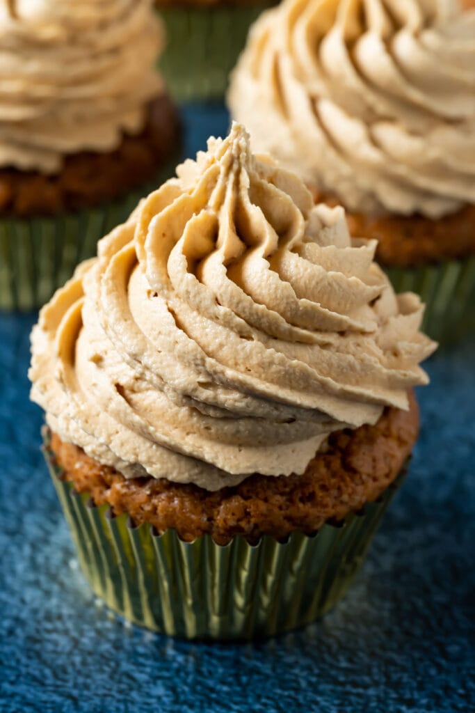 Biscoff Buttercream Frosting - Gimme That Flavor